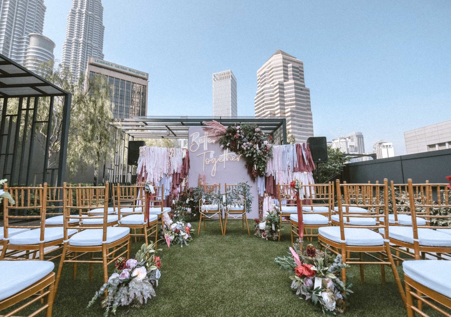 Your Dream Wedding Venue Glasshouse Seputih – Nurul Adilah